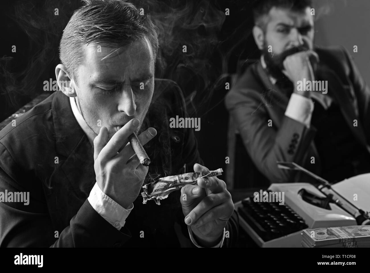 Man Cigar Money High Resolution Stock Photography and Images - Alamy