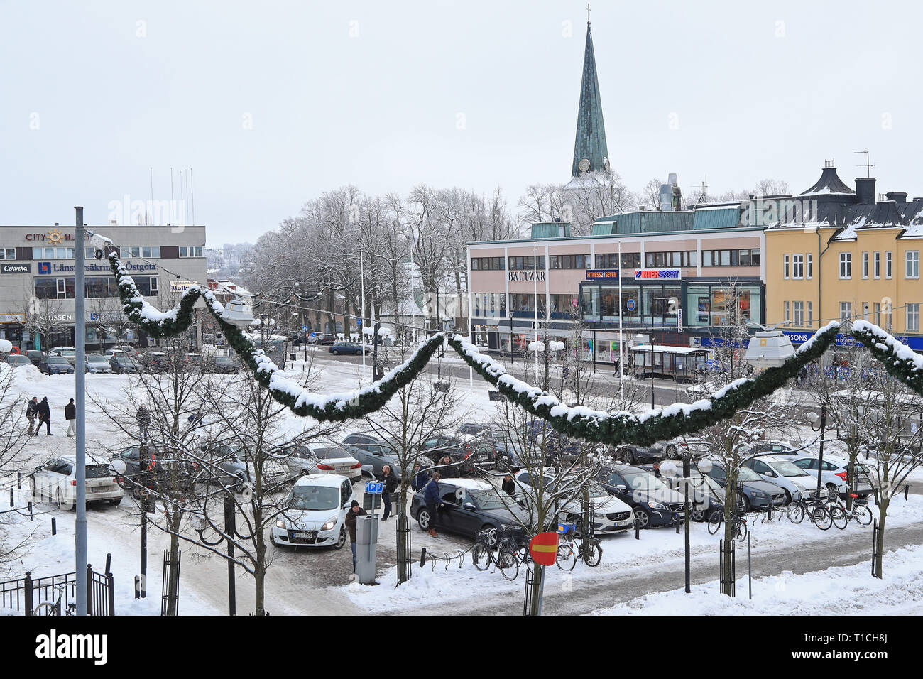 MOTALA 20180120 Vinter i Motala. Folkliv runt Stora Torget./ The city ...