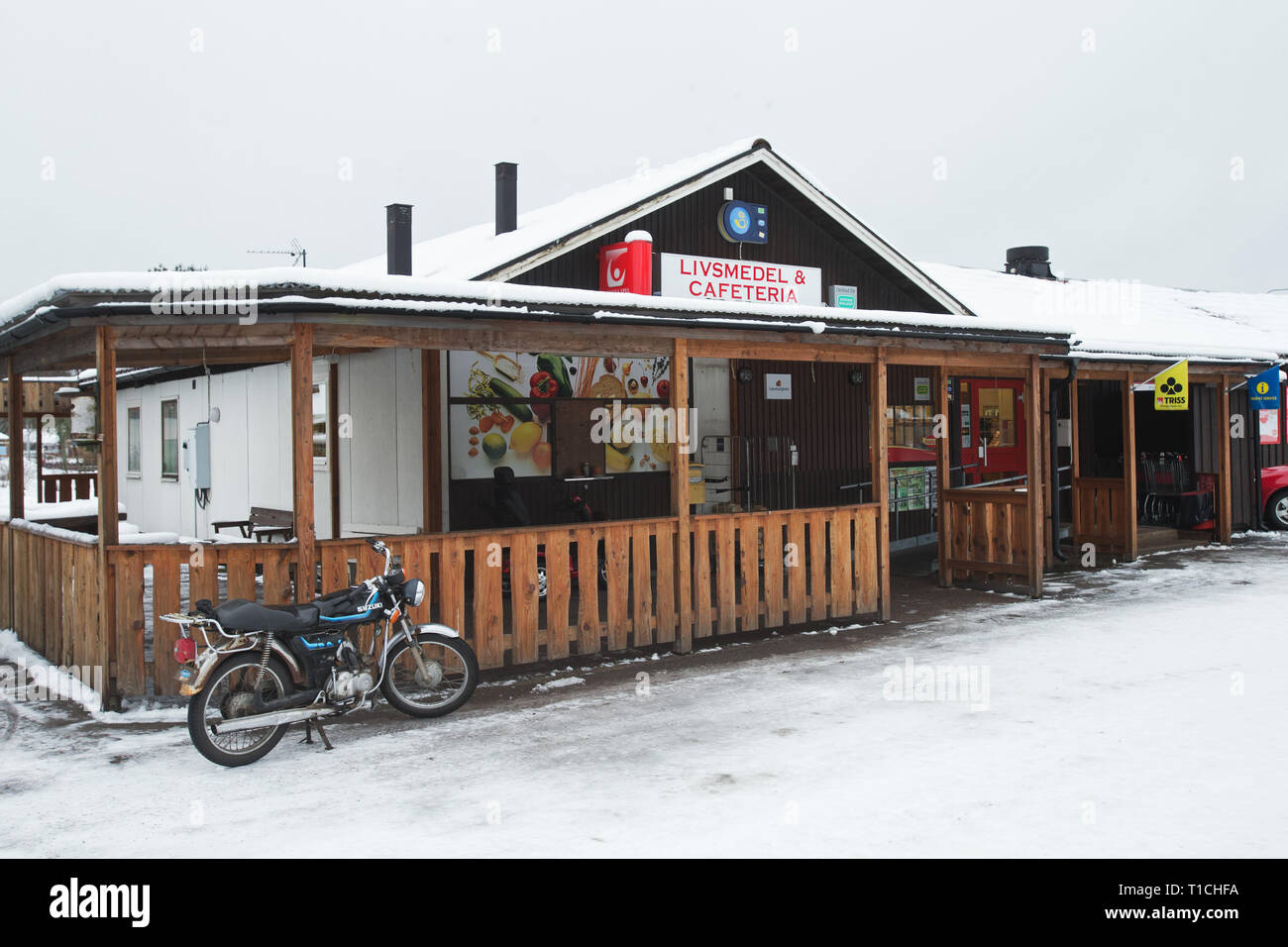Groceries store in the countryside Stock Photo - Alamy