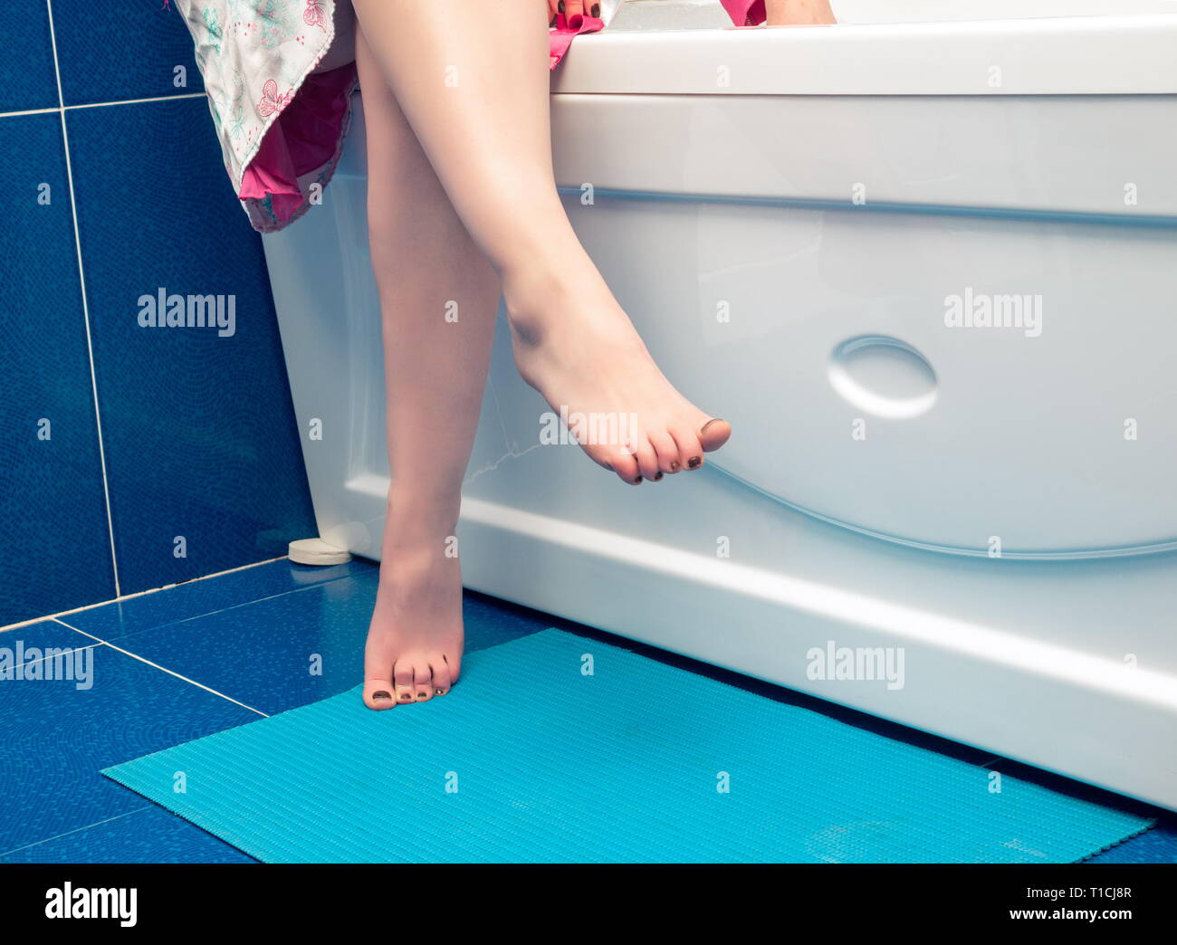 Woman legs in shower hi-res stock photography and images - Alamy