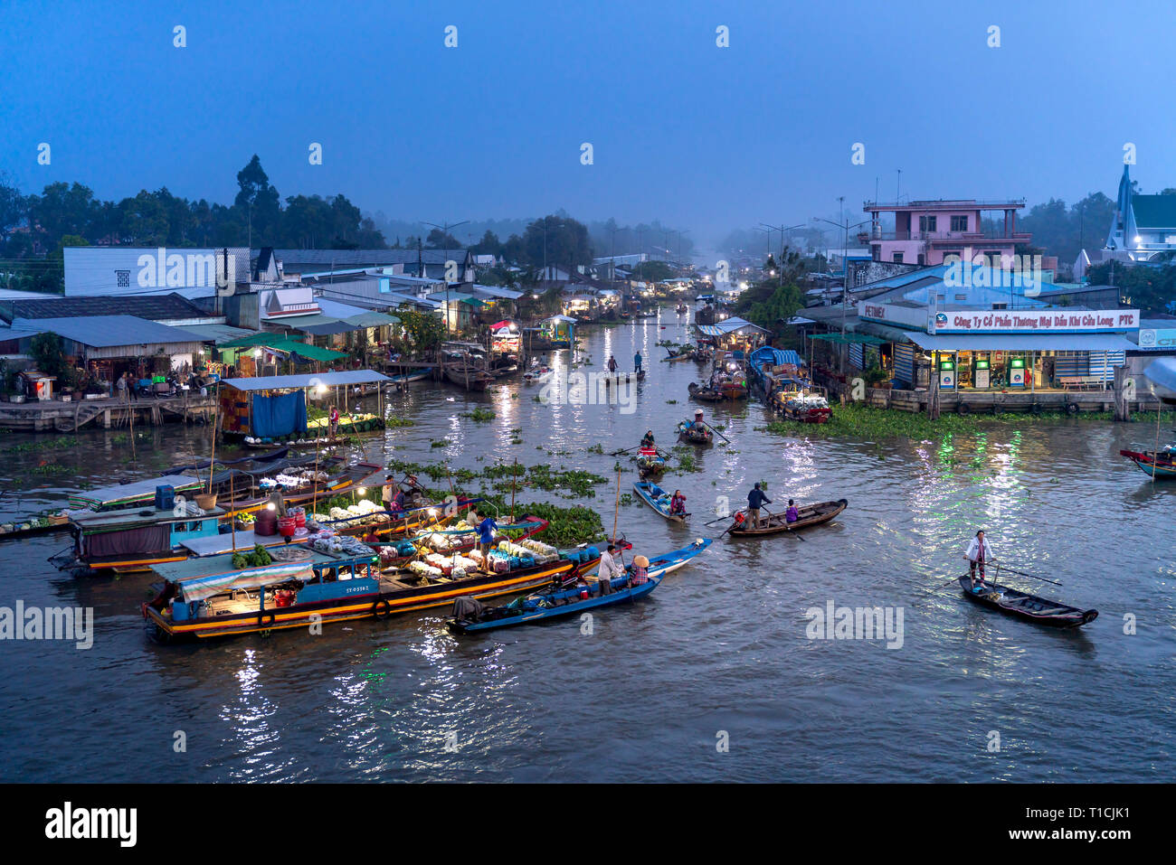 Soc Trang province, Vietnam-January 26, 2019: The scene of buying and ...