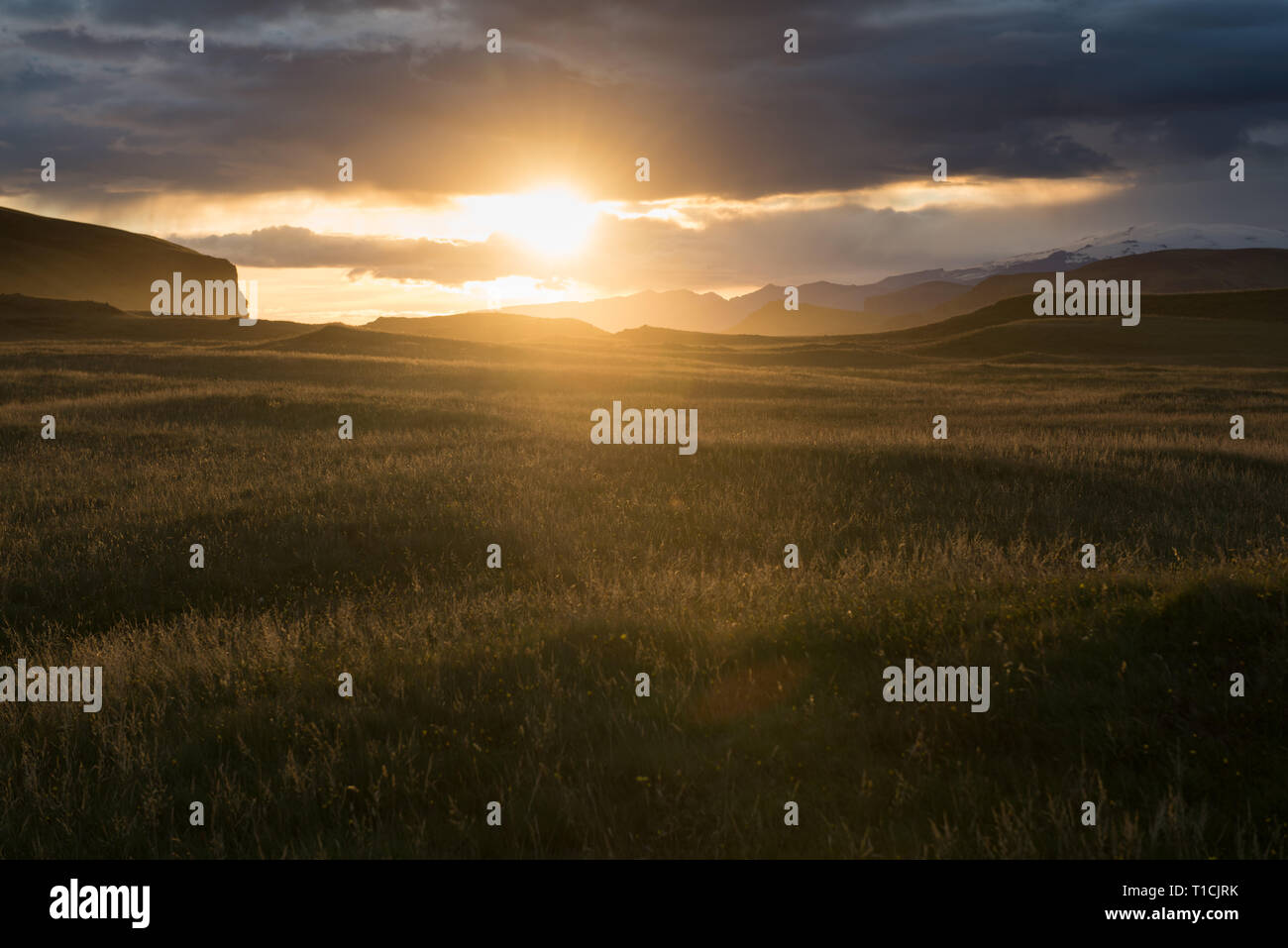 Sun coming down hi-res stock photography and images - Alamy