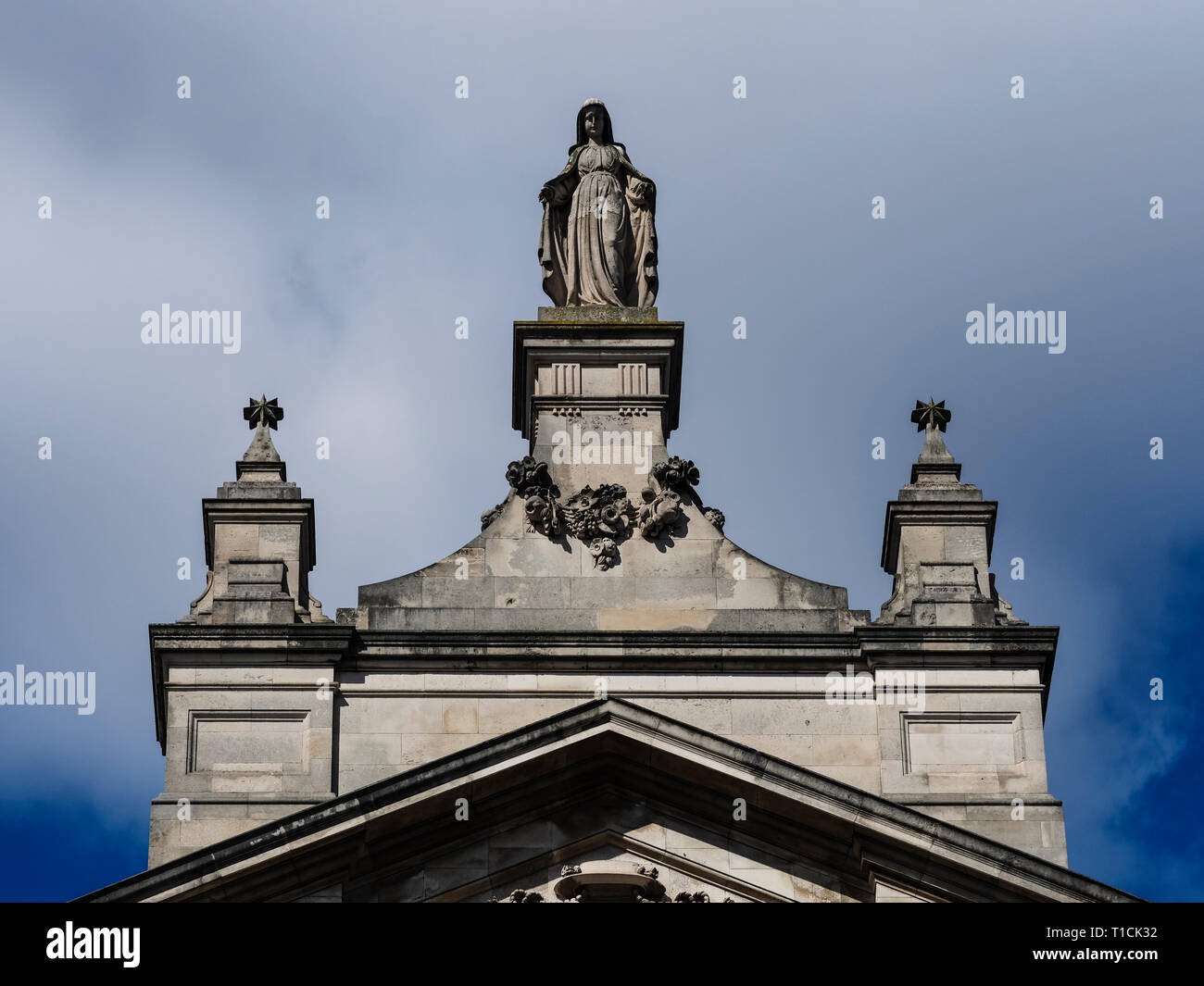 Holy Trinity Brompton High Resolution Stock Photography and Images - Alamy