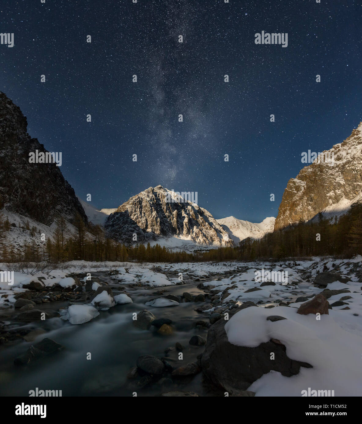 K2 mountain night hi-res stock photography and images - Alamy