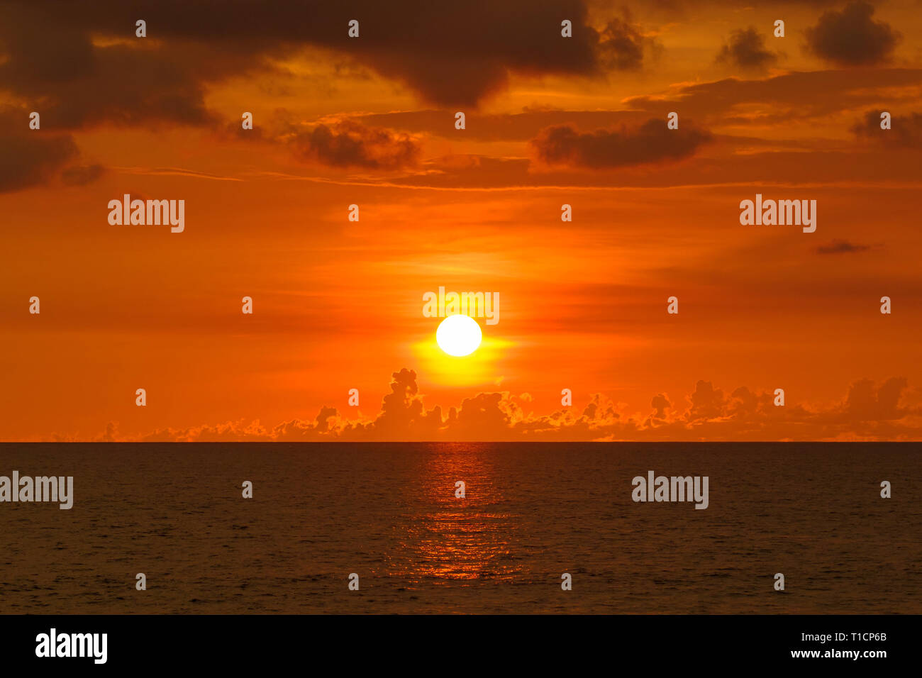 Colorful clouds sky hi-res stock photography and images - Alamy