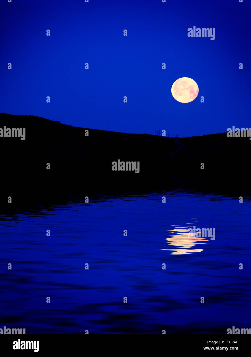 Huge moon rise hi-res stock photography and images - Alamy