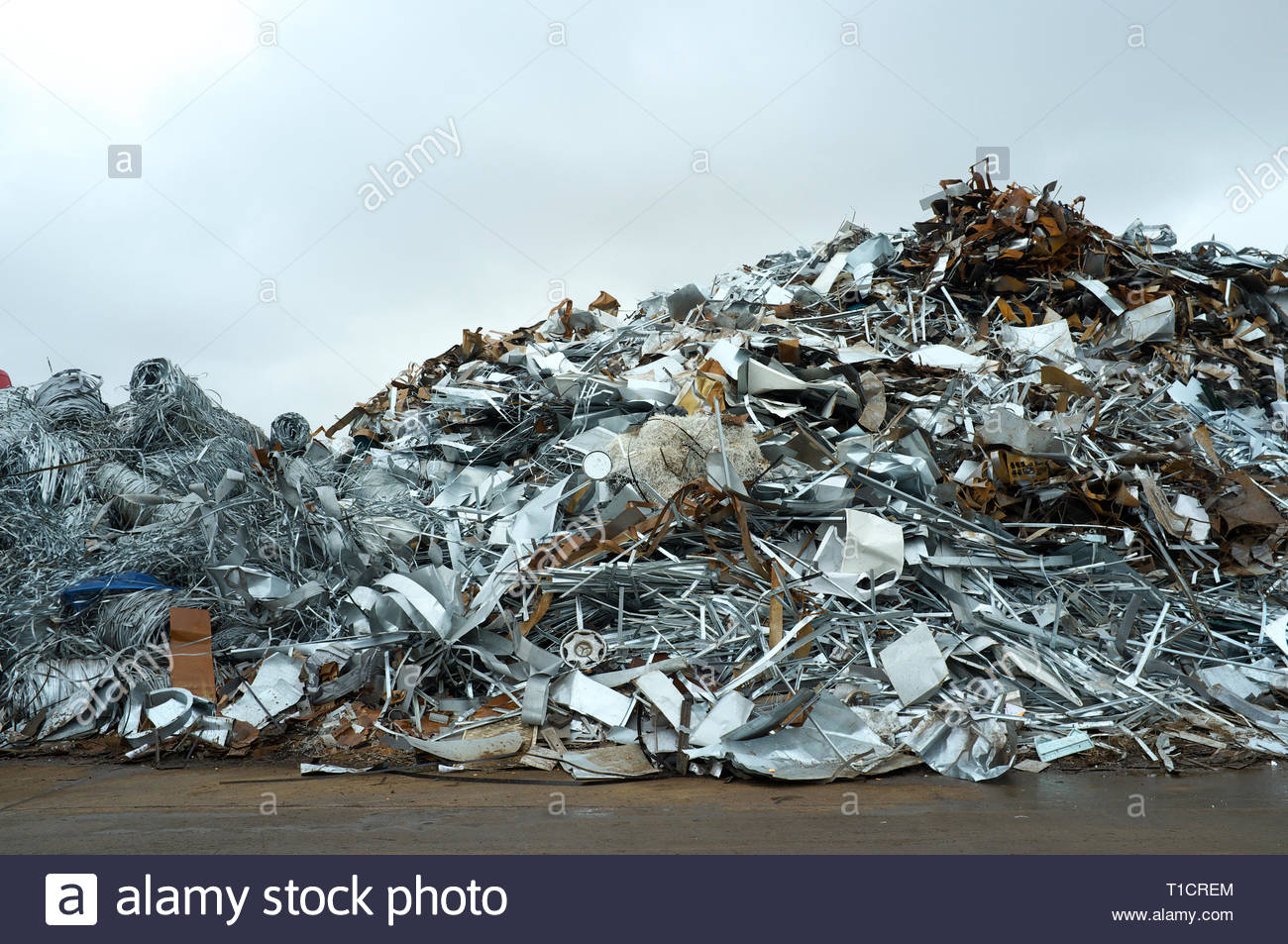 Scrap Metal Pile Stock Photos & Scrap Metal Pile Stock Images - Alamy