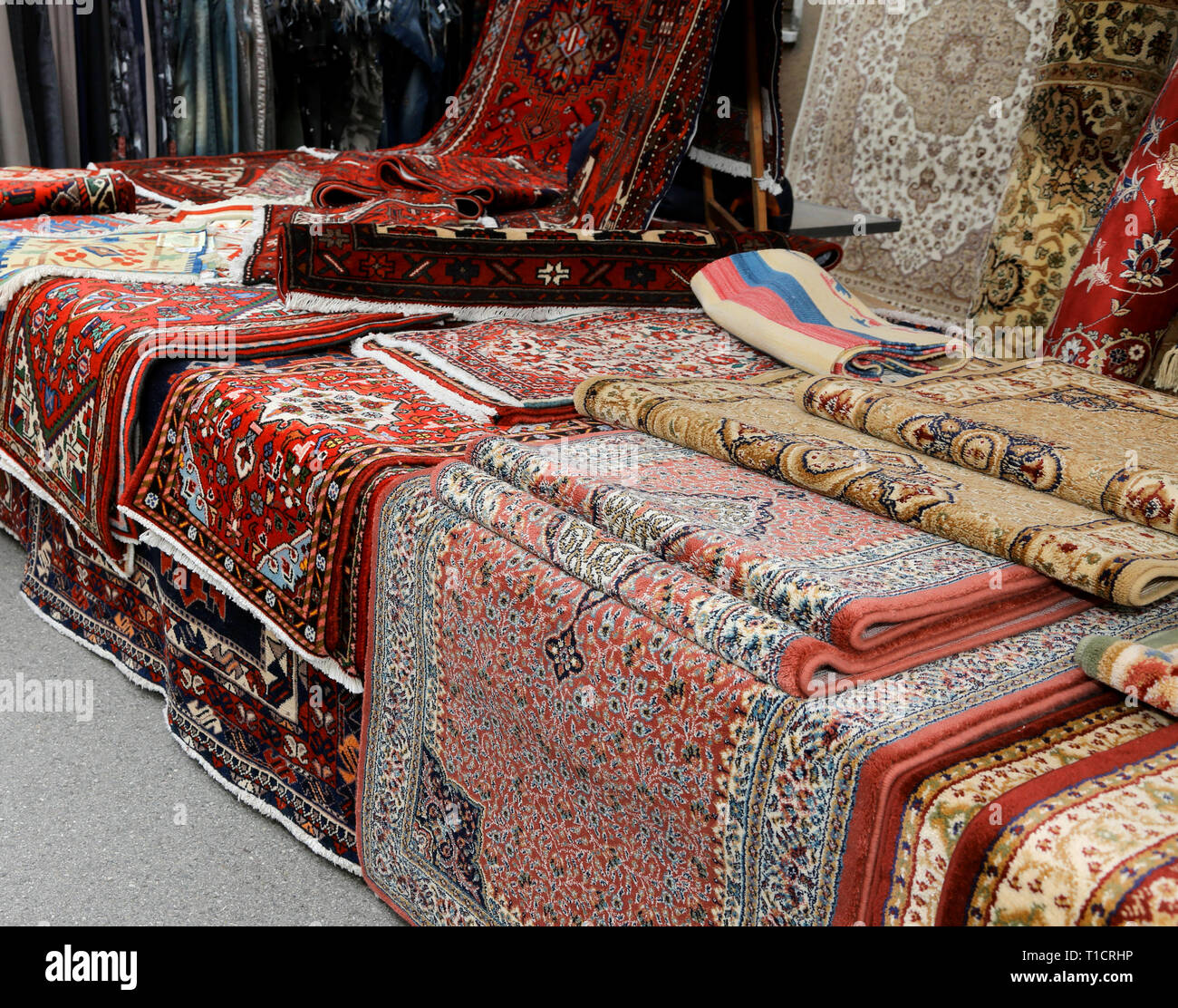 many carpets for sale at the market stall Stock Photo - Alamy