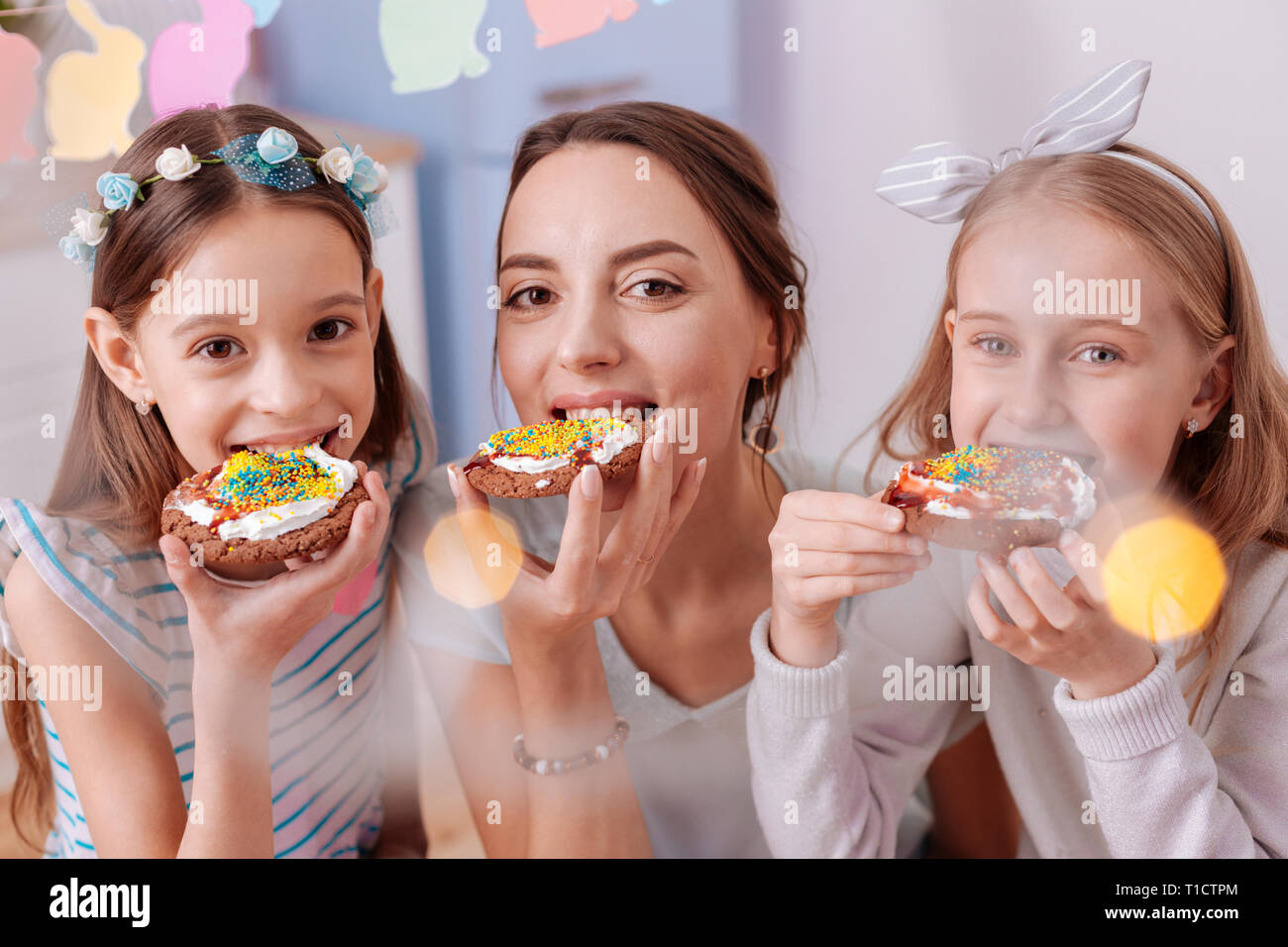 Happy family enjoying their hand made desserts Stock Photo - Alamy