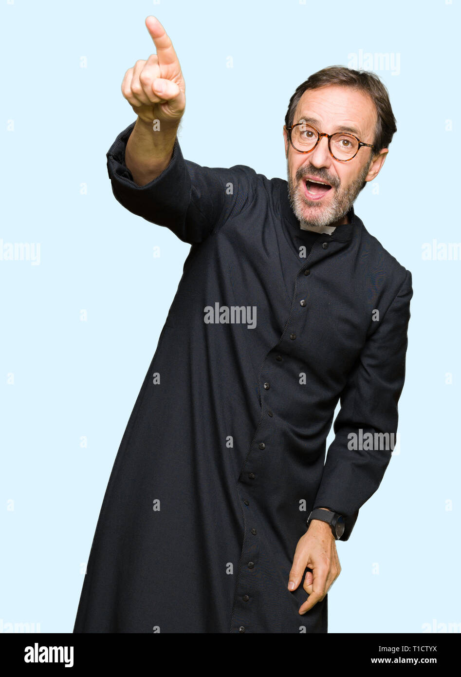 Father church point robe hi-res stock photography and images - Alamy