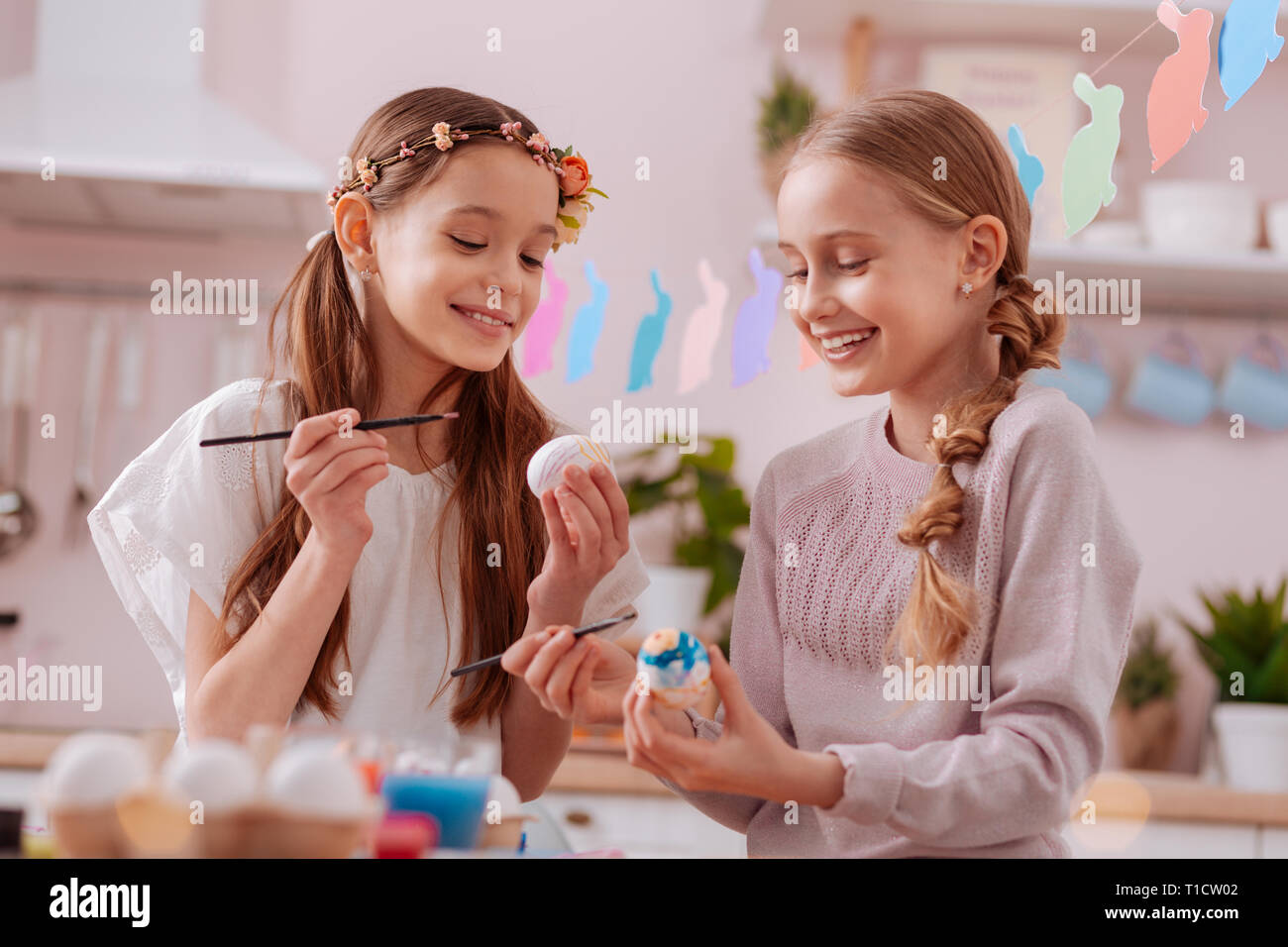 Children having fun painting hi-res stock photography and images - Alamy