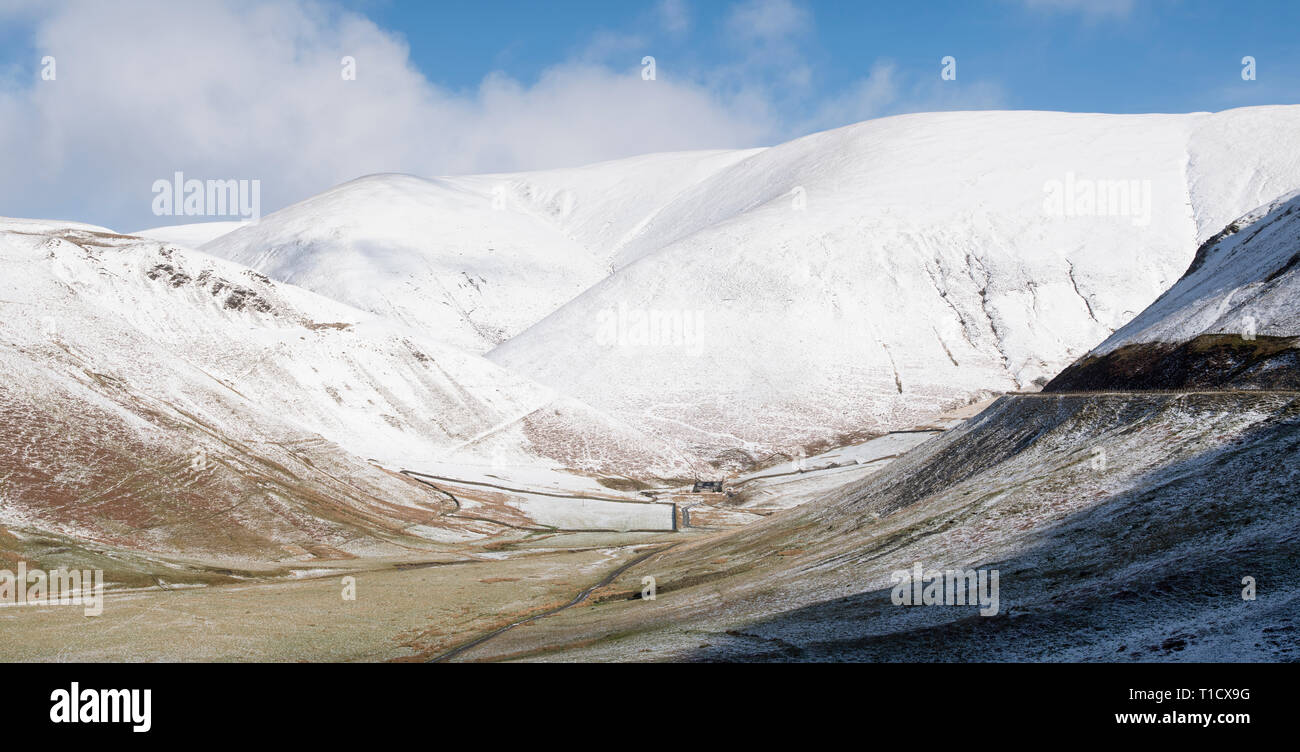 Scottish cottage country snow hi-res stock photography and images - Alamy