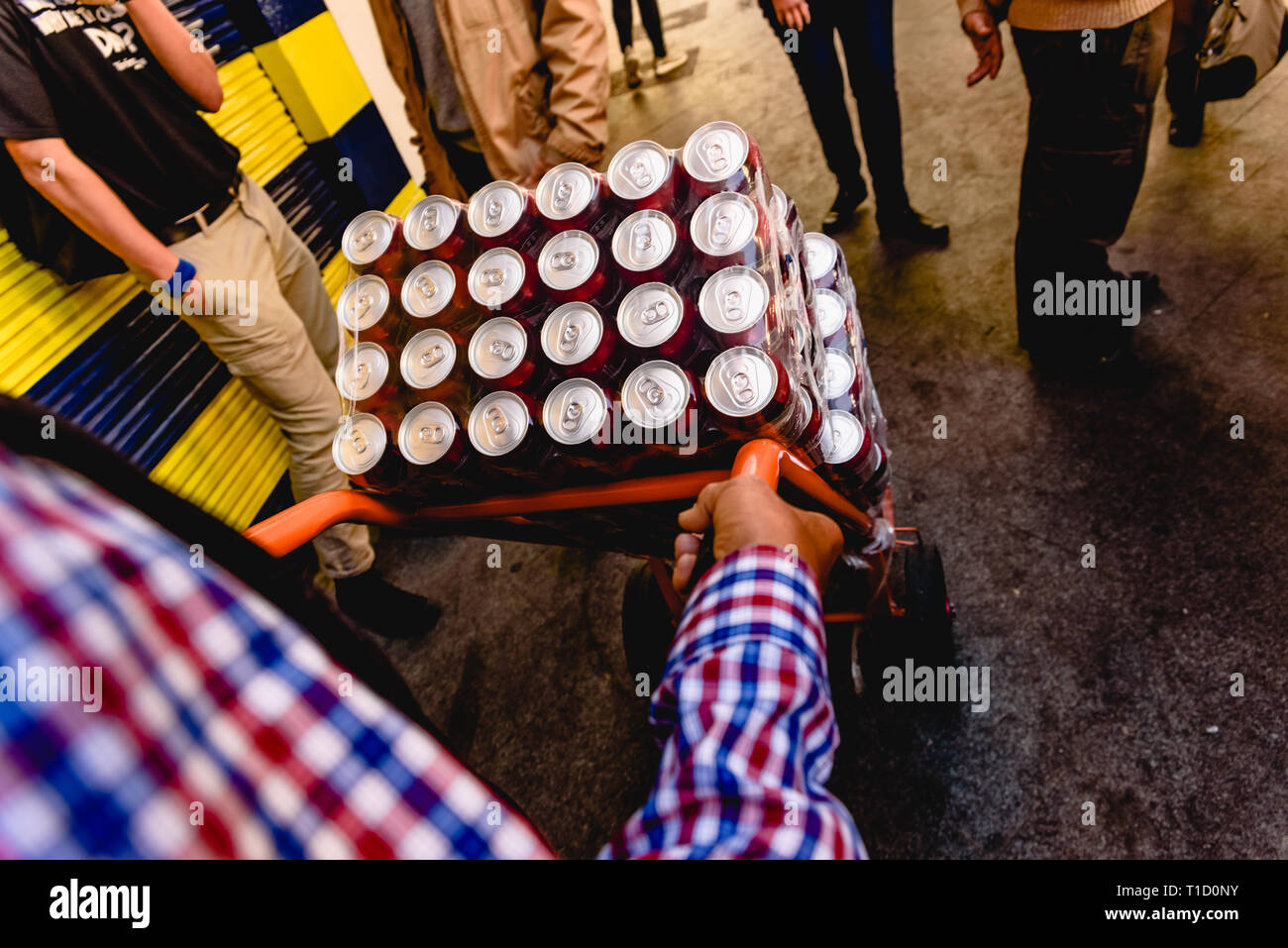 Transporting objects hi-res stock photography and images - Alamy