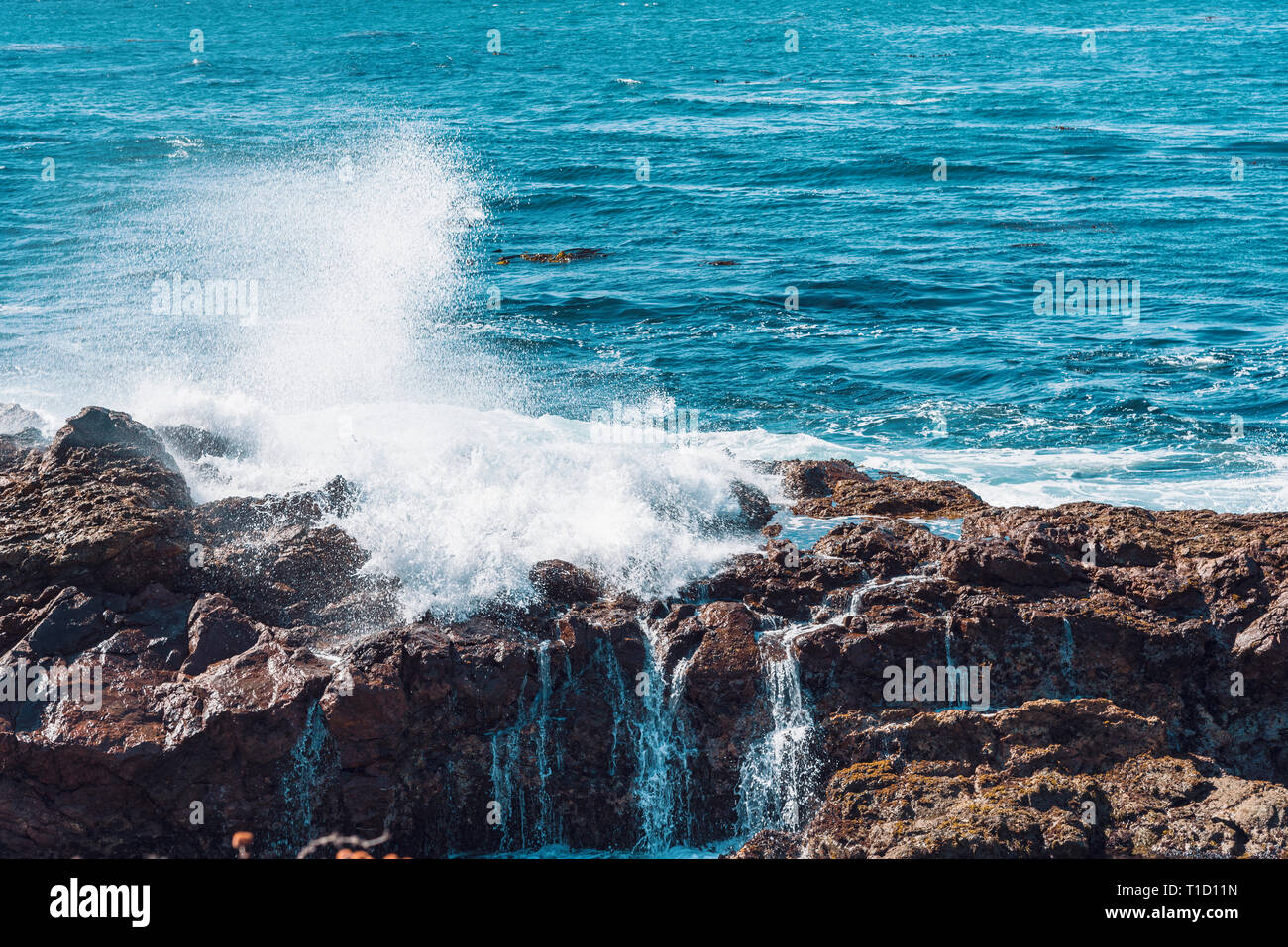 Ocean waves crashing against rocks, closeup Stock Photo - Alamy Ocean waves crashing against rocks, closeup Stock Photo - Alamy