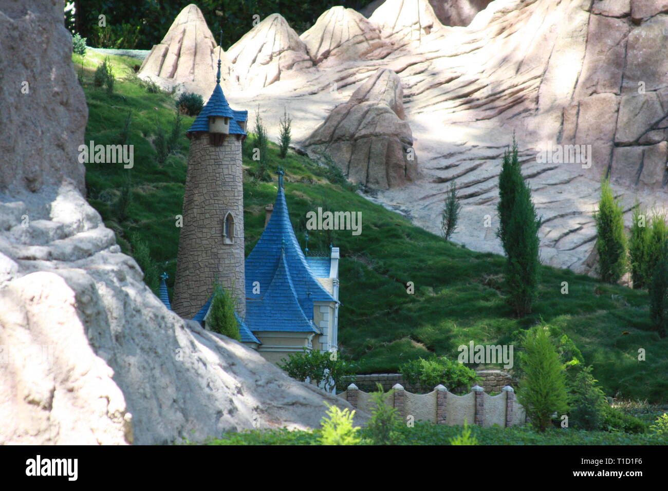 English storybook cottage hi-res stock photography and images - Alamy