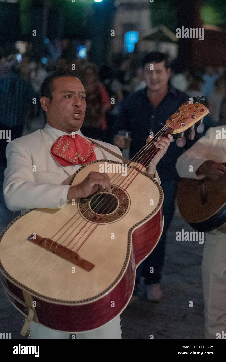 Guanajuato mariachi hi-res stock photography and images - Alamy