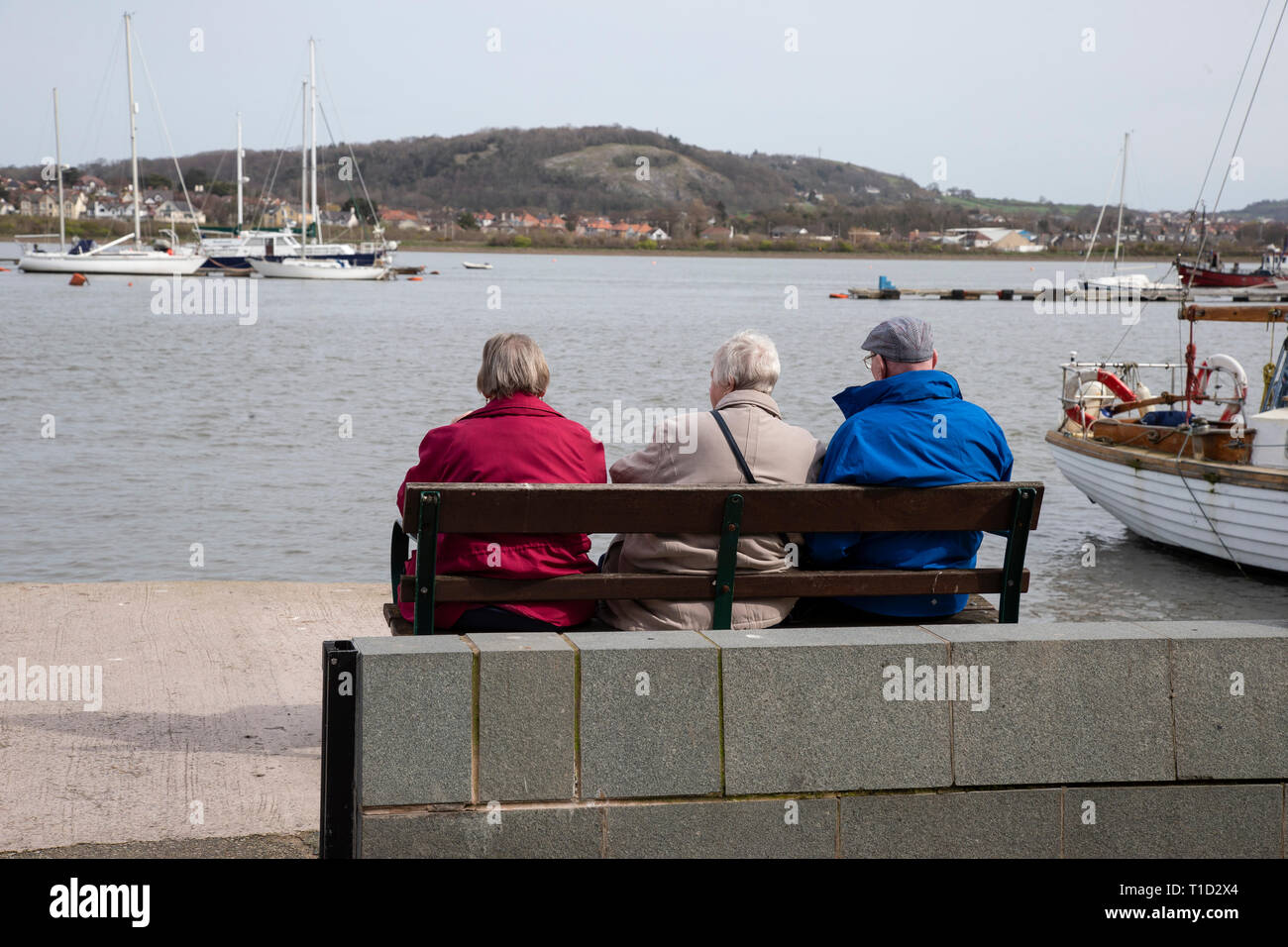 Elderly people watching boats hi-res stock photography and images - Alamy