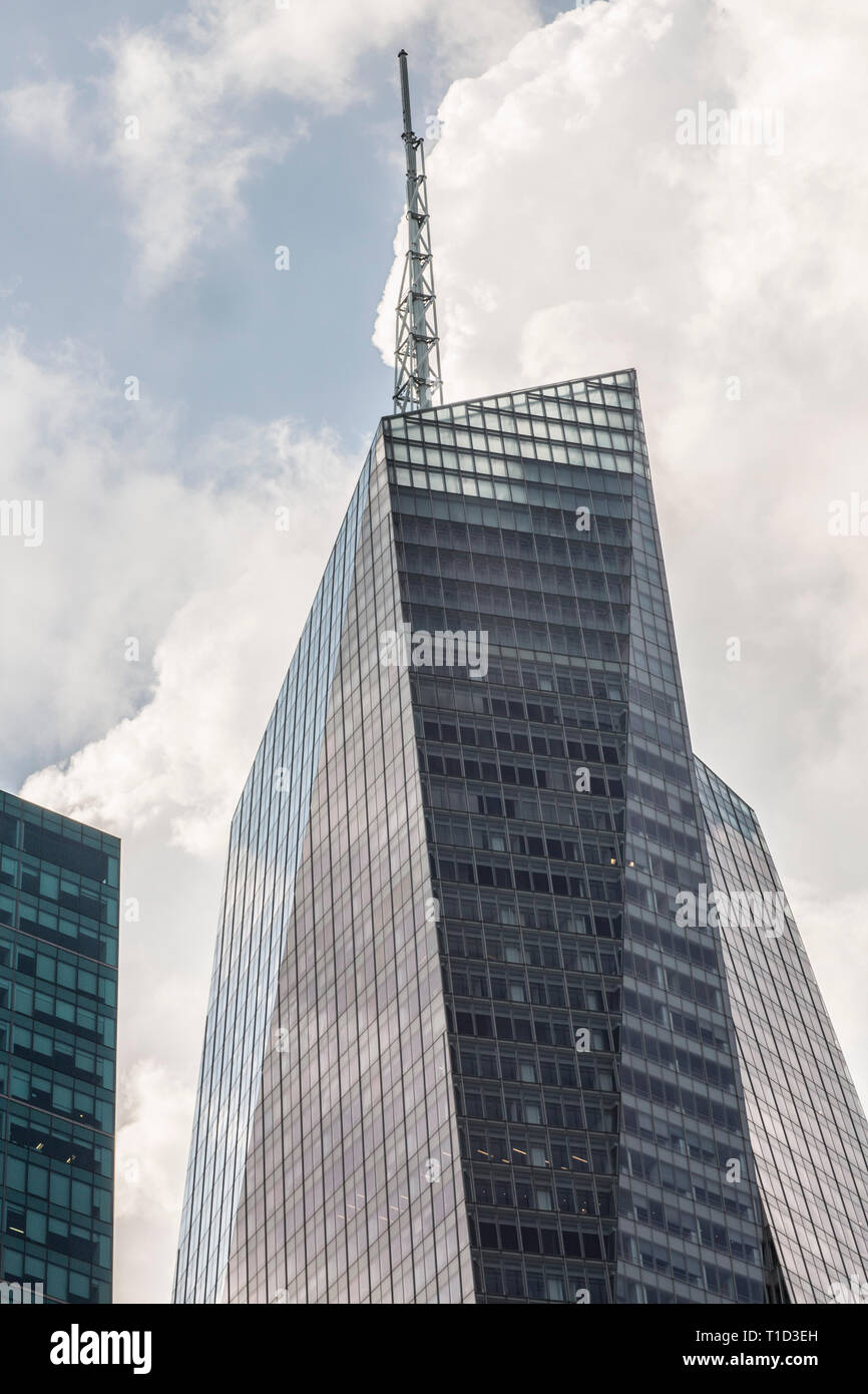 Low Angle View of Skyscraper and Antenna, Bank of America Building, New ...
