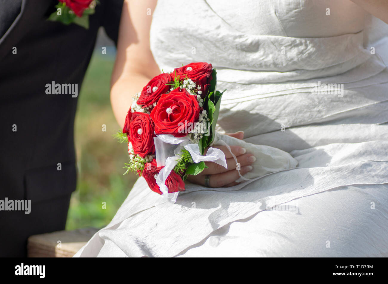 Hand held bouquet hi-res stock photography and images - Alamy