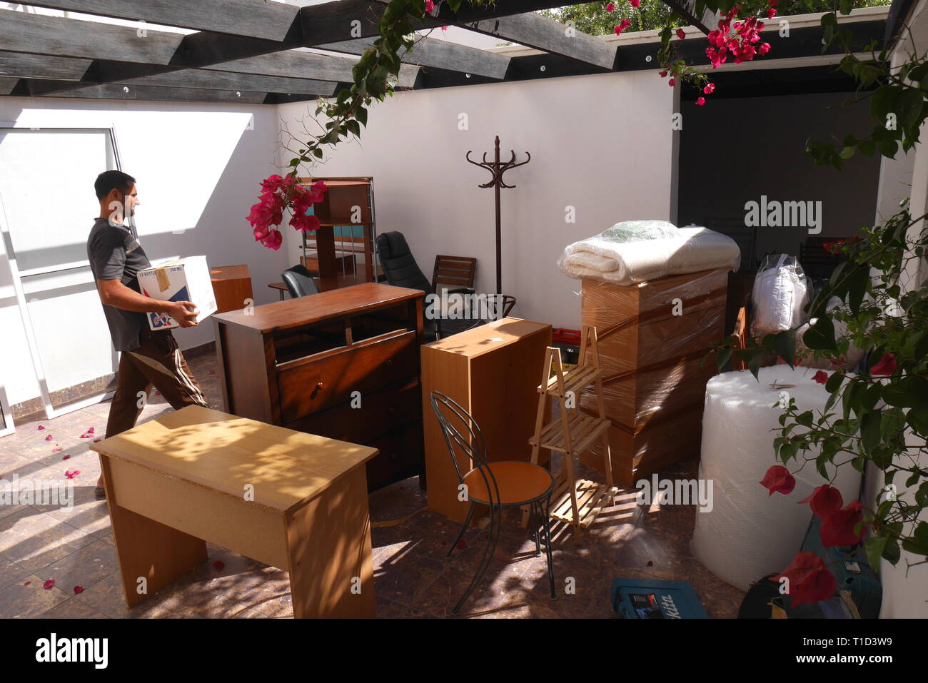 Middle east house packing hi-res stock photography and images - Alamy