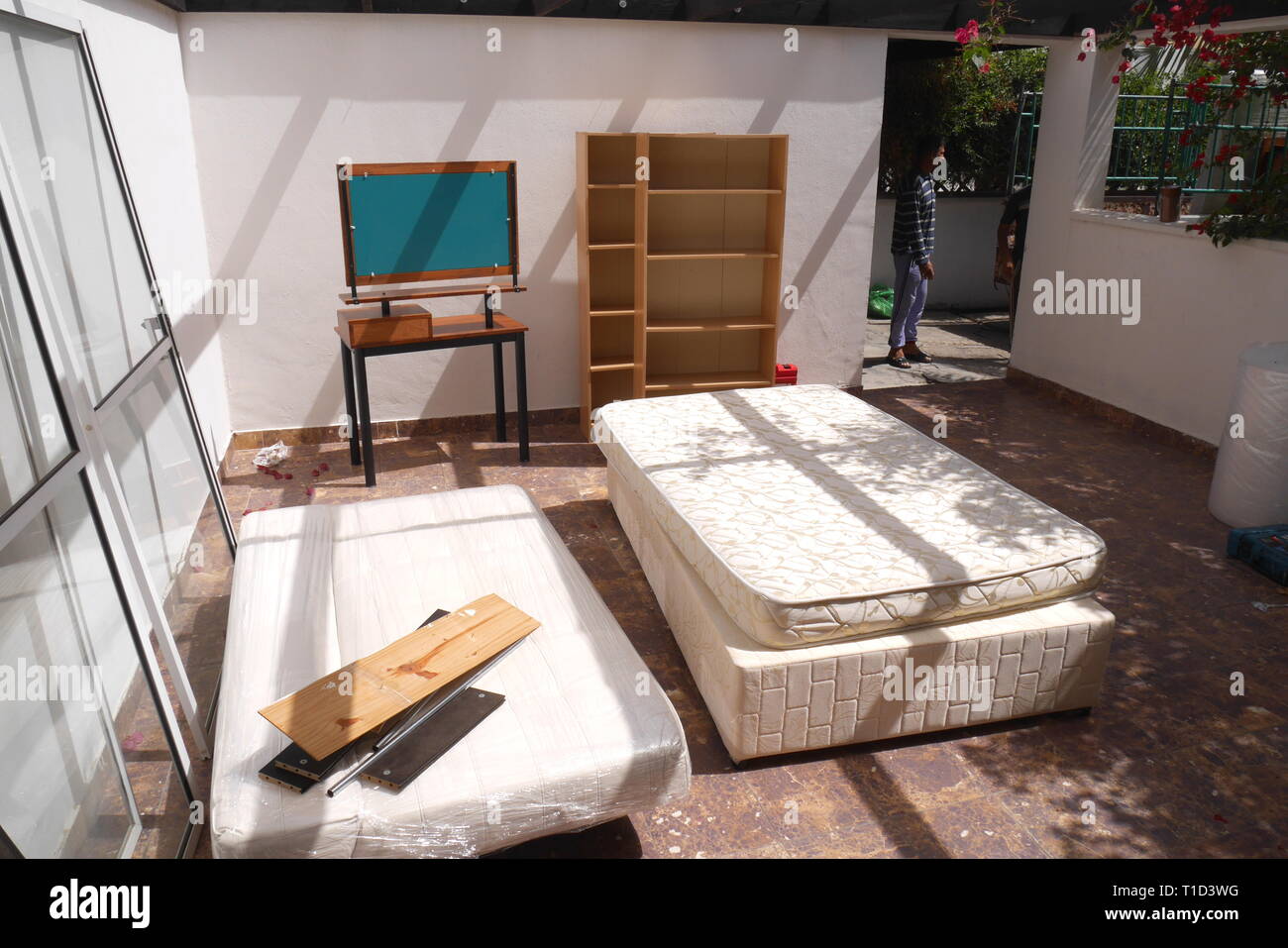 House moving, Al Markh, Kingdom of Bahrain Stock Photo - Alamy