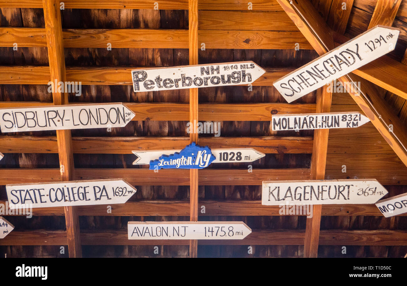Direction Signs to Other Places, Tippy's Restaurant and Beachside Bar ...