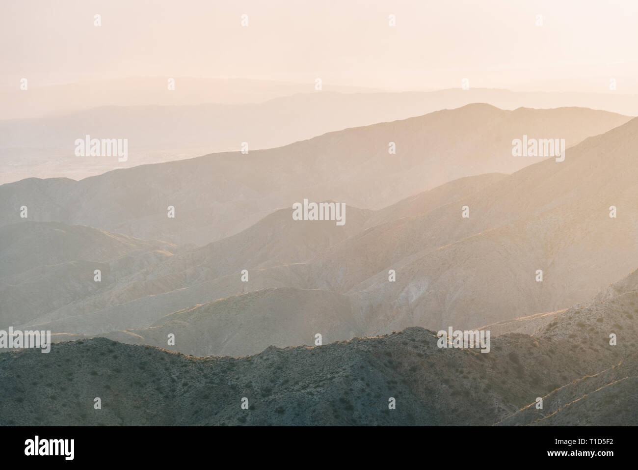 Sunset view of mountains in the desert from Keys View, in Joshua Tree ...
