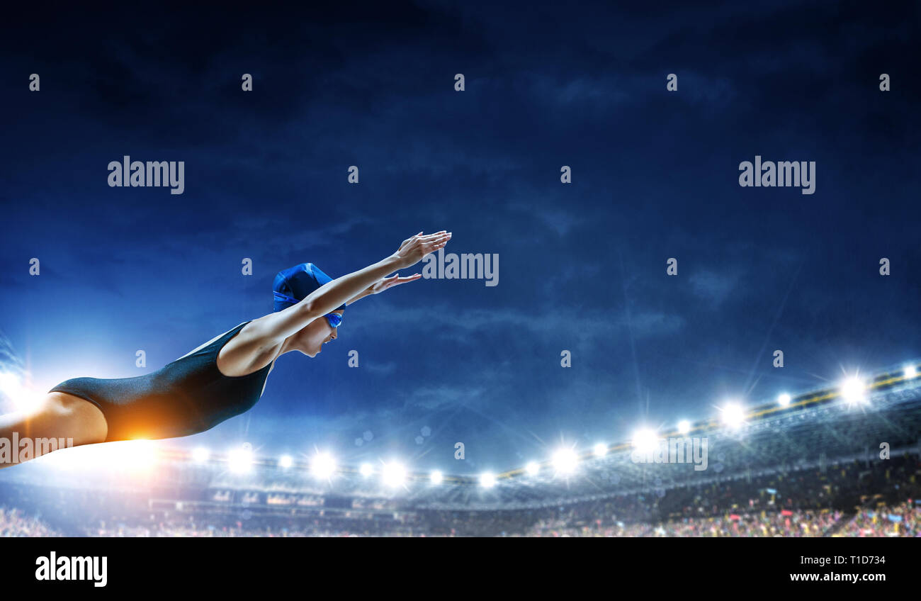 Female swimmer diving hi-res stock photography and images - Alamy