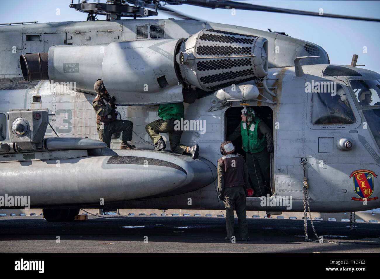 190324-N-PX867-1127 PACIFIC OCEAN (March 24, 2019) Marines assigned to ...