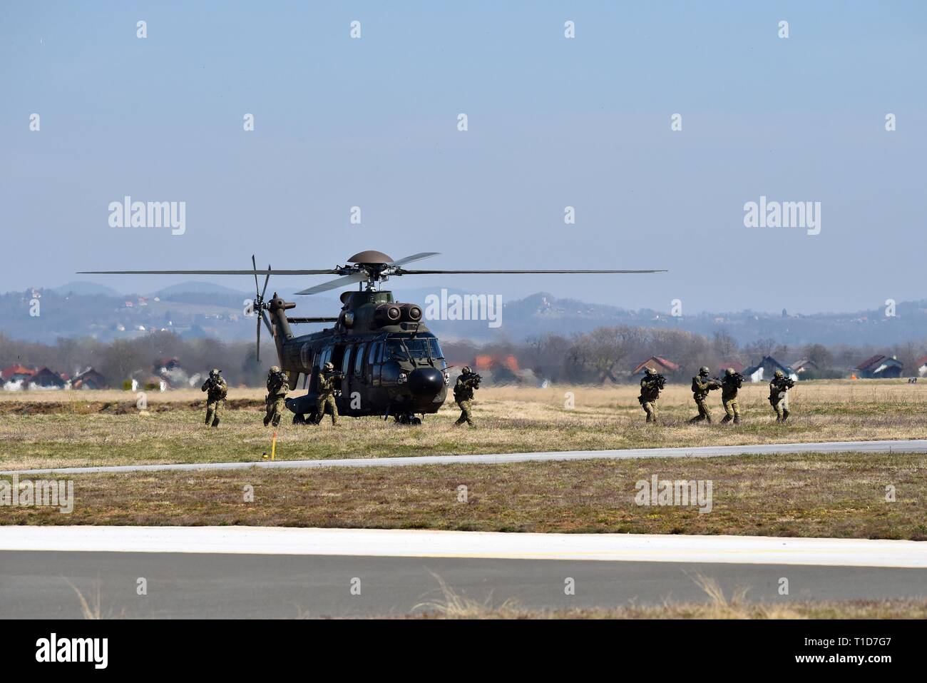 Special Forces Soldiers assigned to the Slovenian Armed Forces, provide ...