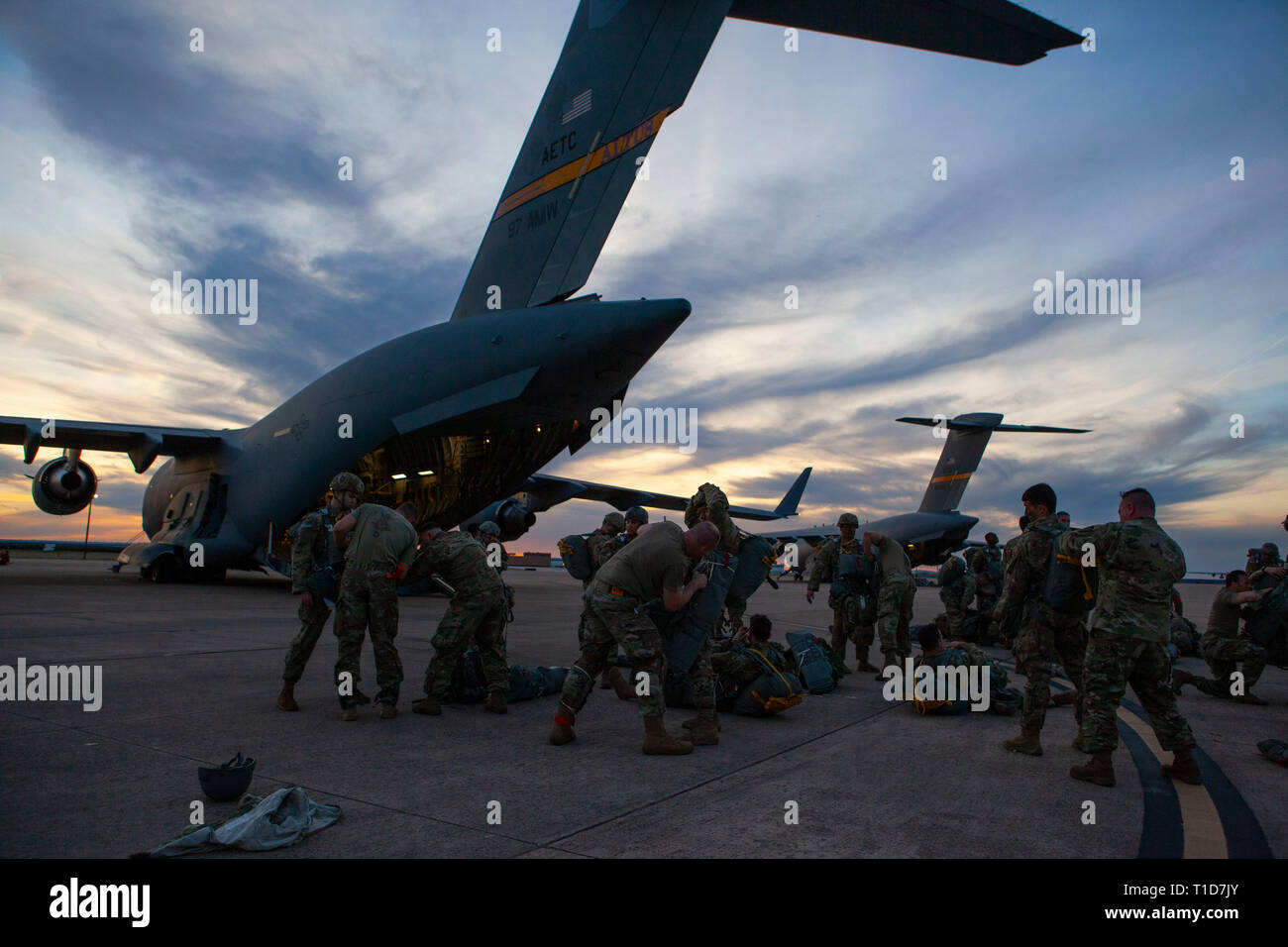 Army joint forcible entry exercise hi-res stock photography and images ...