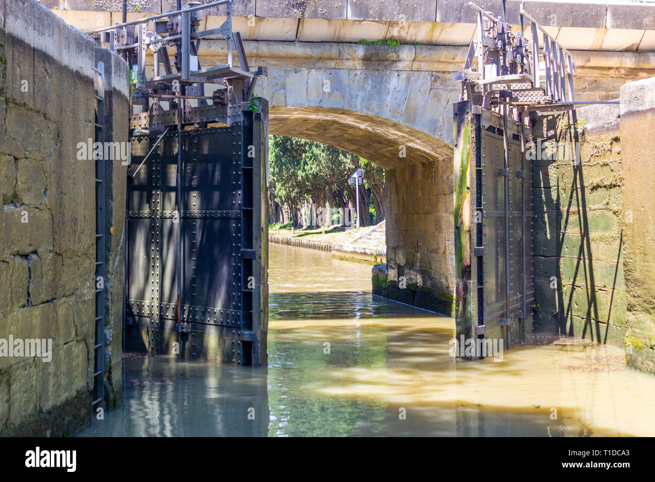 Lock gates hi-res stock photography and images - Alamy