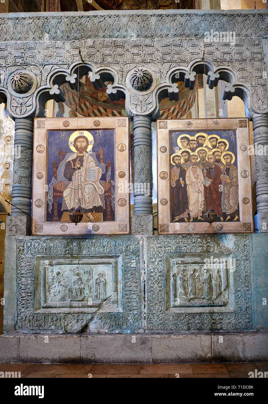 Interior cathedral iconostasis hi-res stock photography and images - Alamy