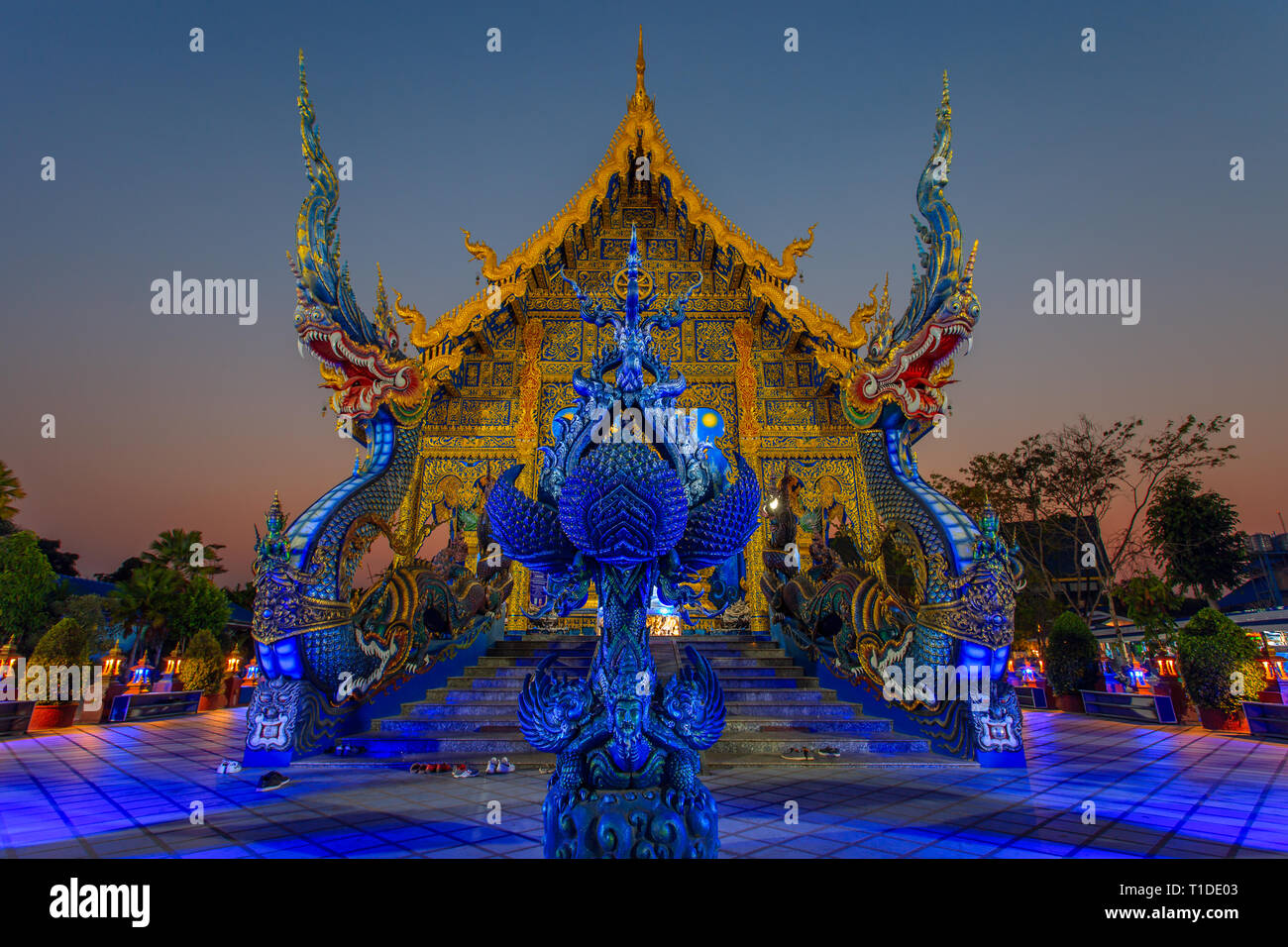 Blue temple at sunset (Wat Rong Suea Ten Stock Photo - Alamy