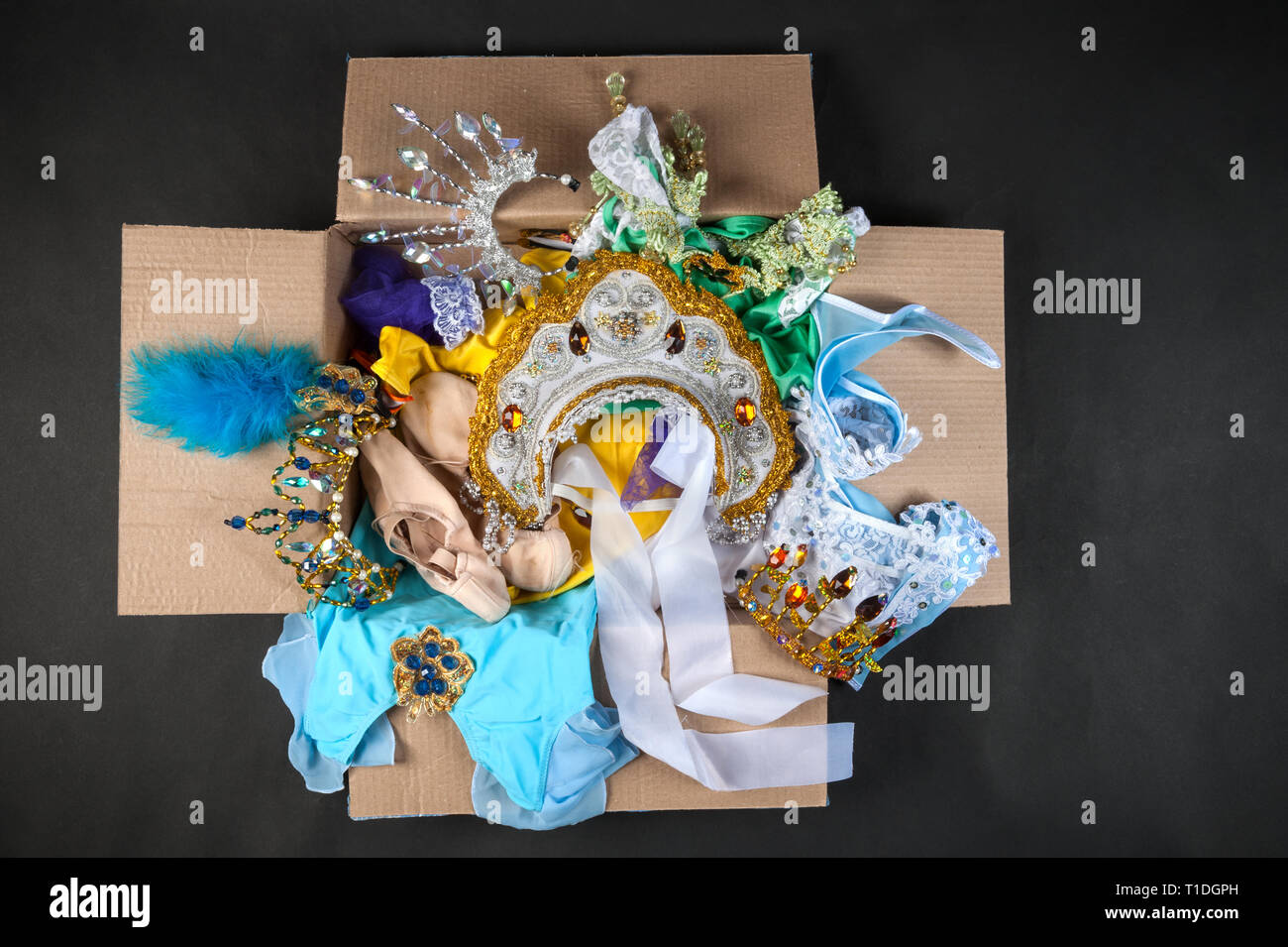 Headdress box hi-res stock photography and images - Alamy