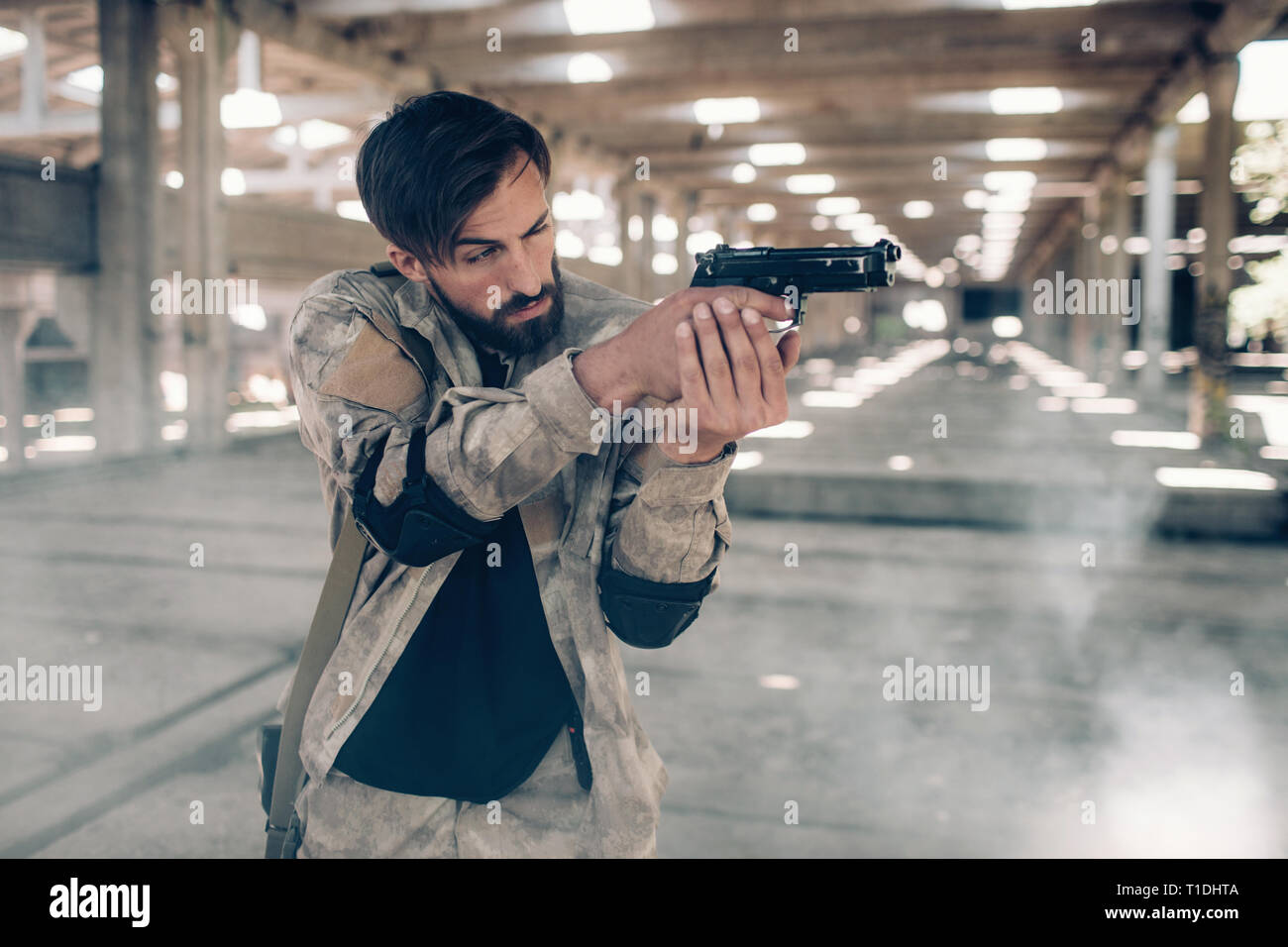 Professional soldier hi-res stock photography and images - Alamy