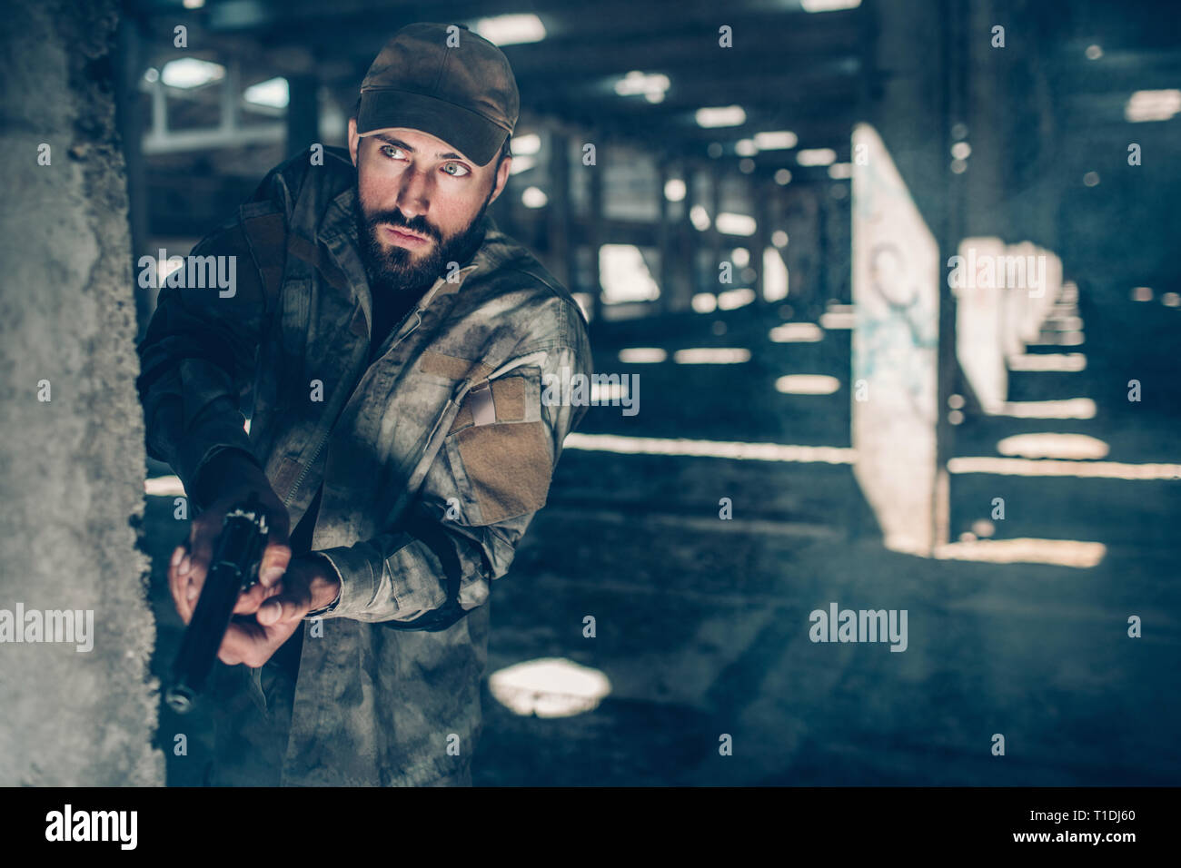 Soldier standing straight hi-res stock photography and images - Alamy