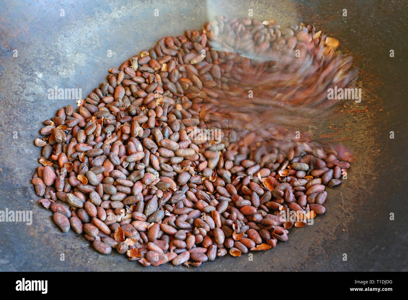 Roasting cocoa bean hi-res stock photography and images - Alamy