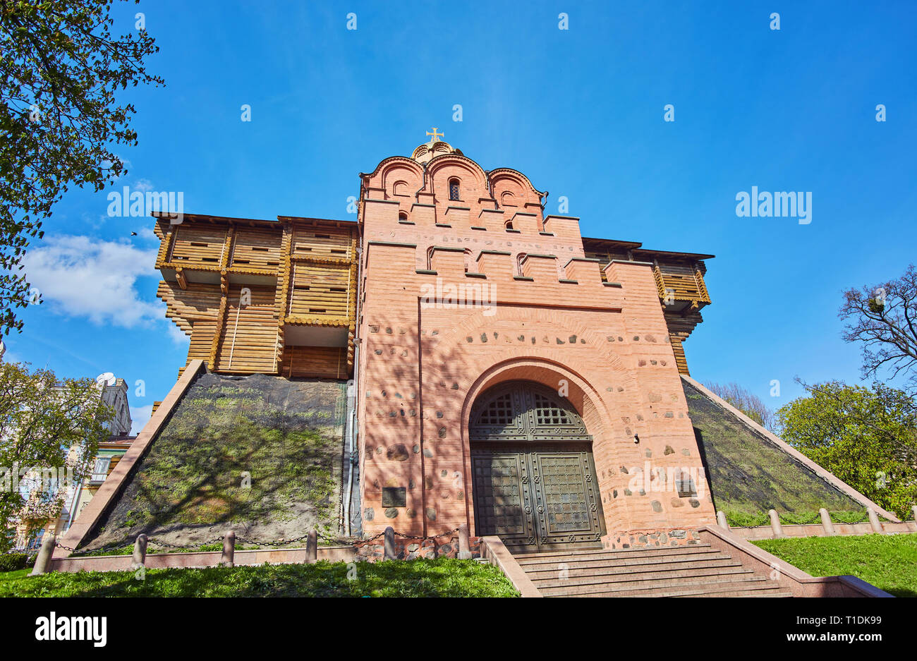Golden Gates in Kiev, Ukraine . Ancient medieval entrance to city Stock ...