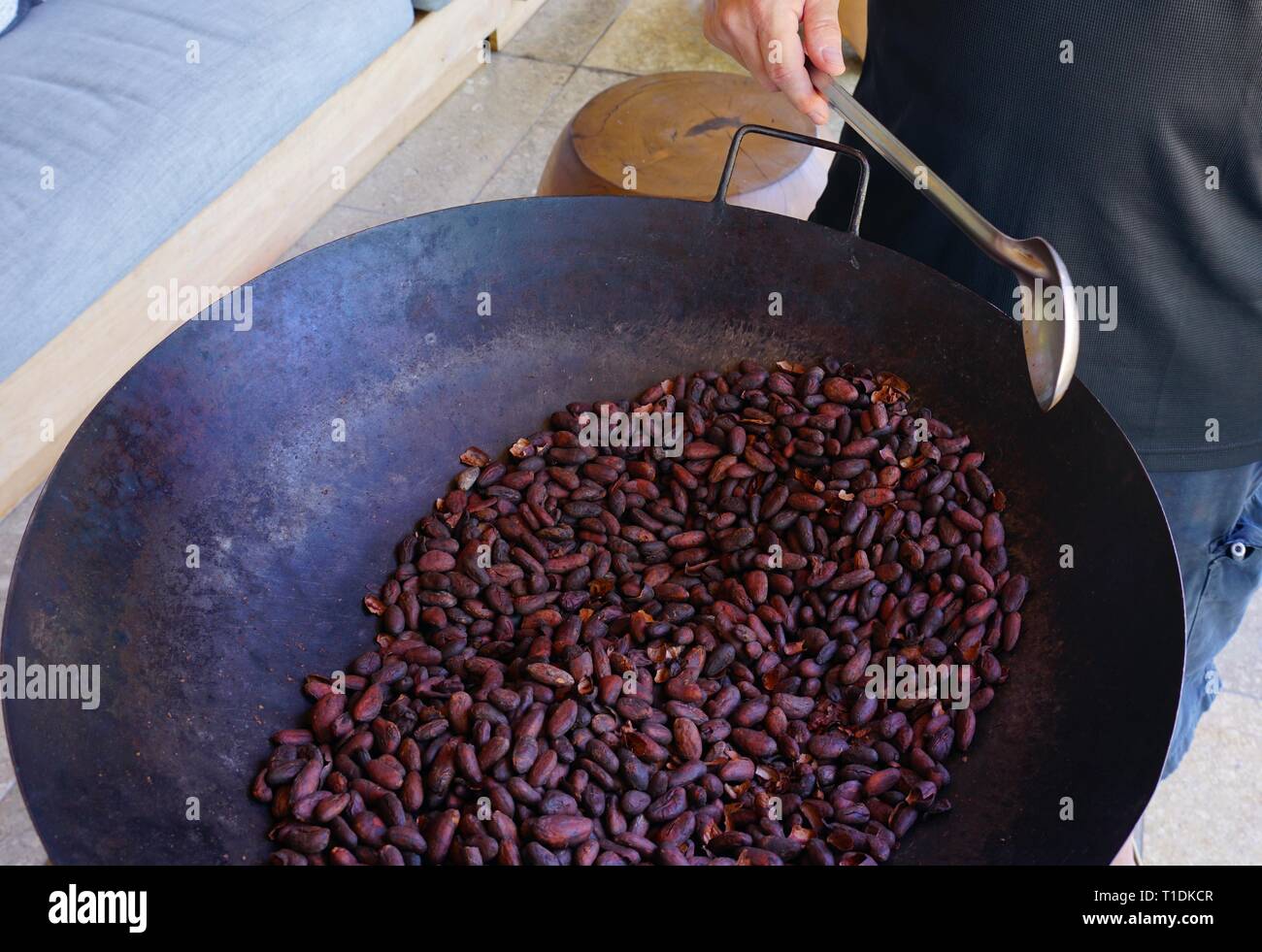 Roasting cocoa bean hi-res stock photography and images - Alamy