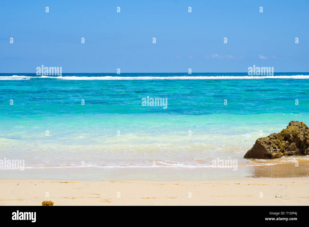 Beautiful secluded beach gold sand hi-res stock photography and images ...