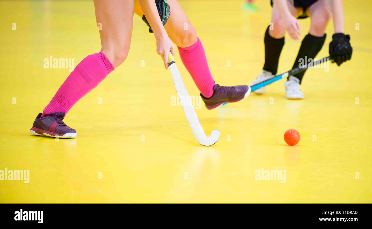 Attacking midfield player hi-res stock photography and images - Alamy