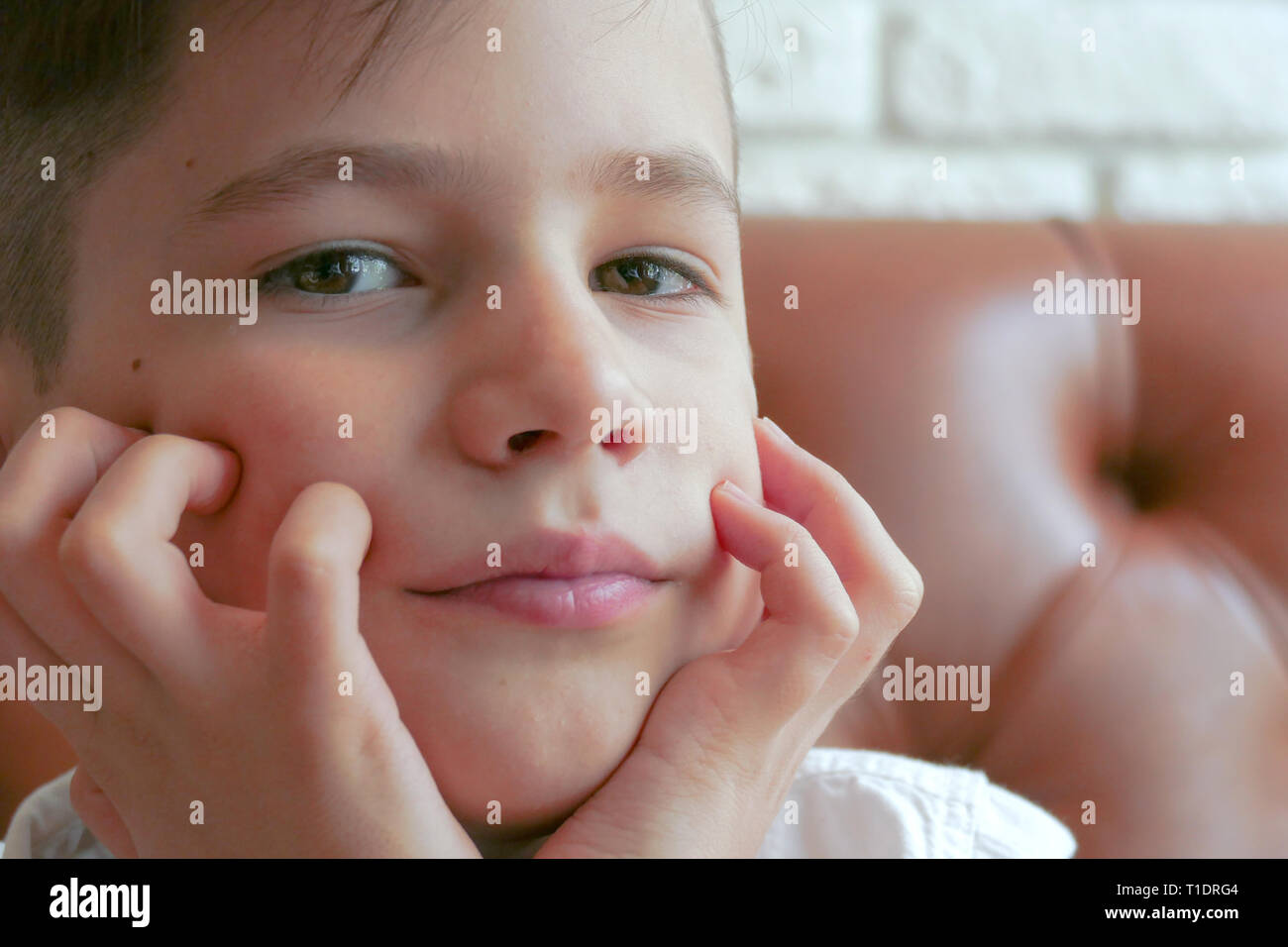 Sad kid portrait Stock Photo - Alamy