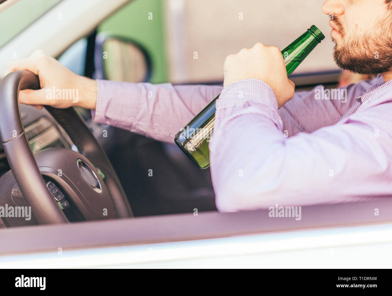 man drinking alcohol while driving the car Stock Photo - Alamy