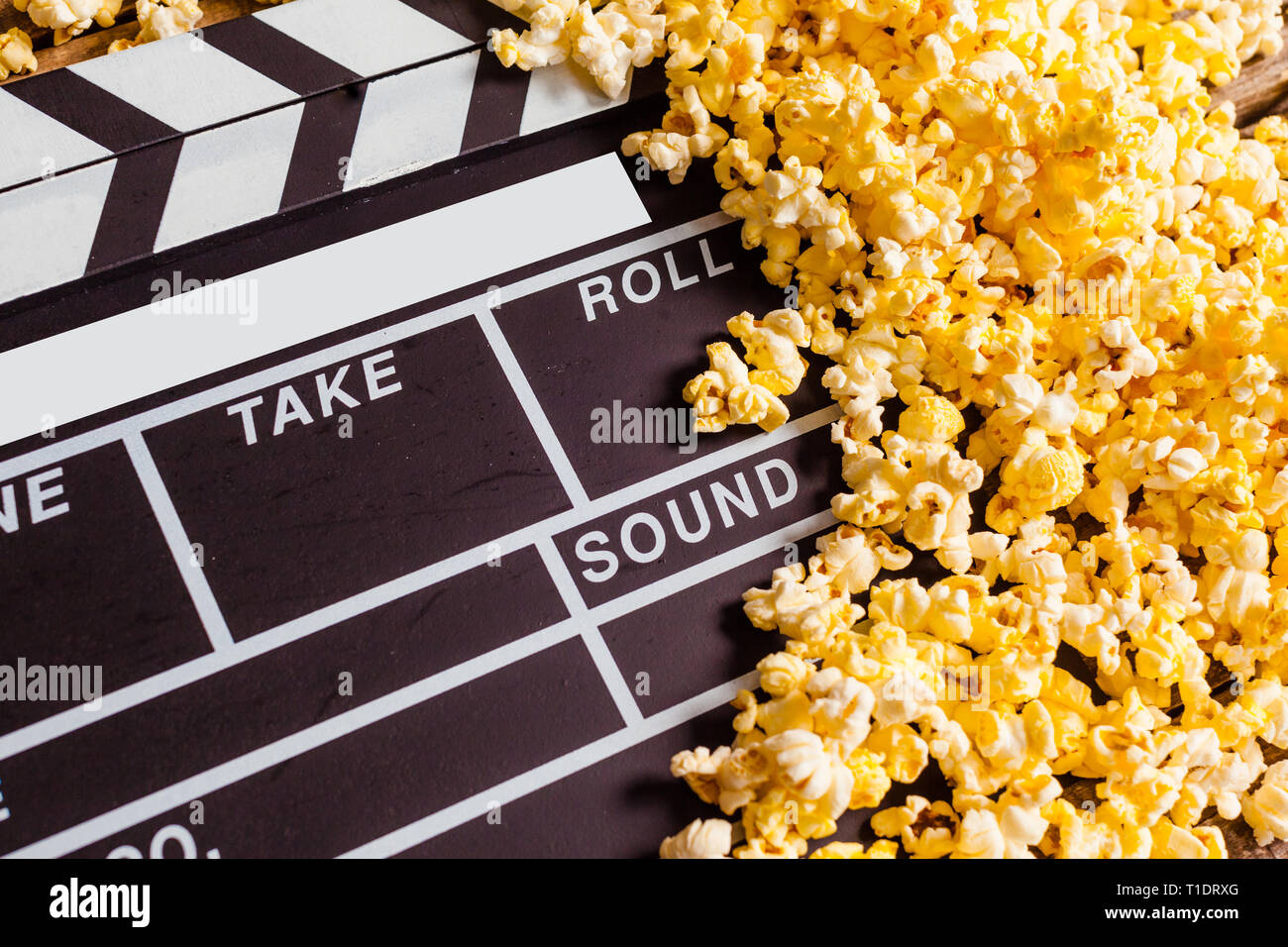 Clapper board pop corn hi-res stock photography and images - Alamy