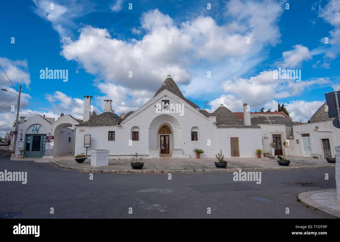 Trullo Sovrano museum (Corte Papa Cataldo) in ALBEROBELLO, PUGLIA ...