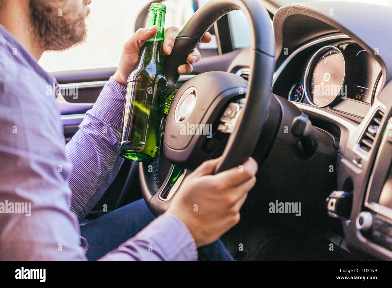 man drinking alcohol while driving the car Stock Photo - Alamy