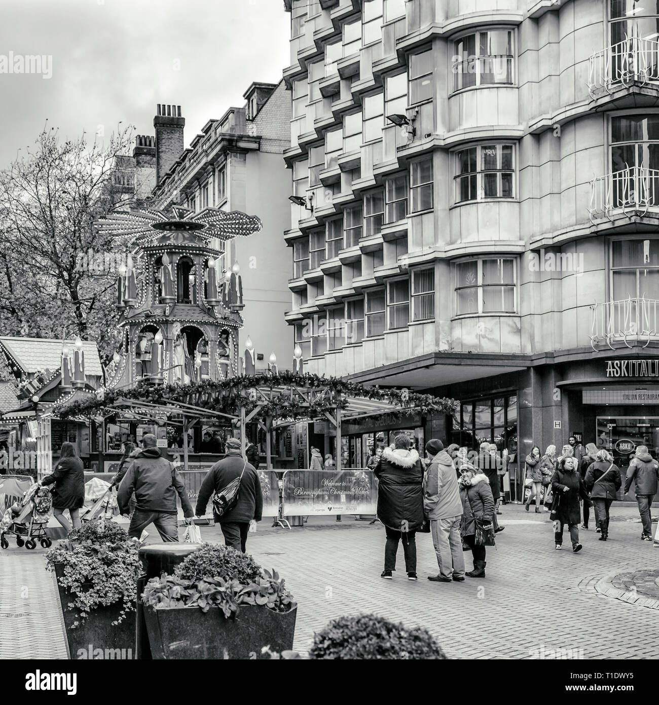 Bust street hi-res stock photography and images - Alamy