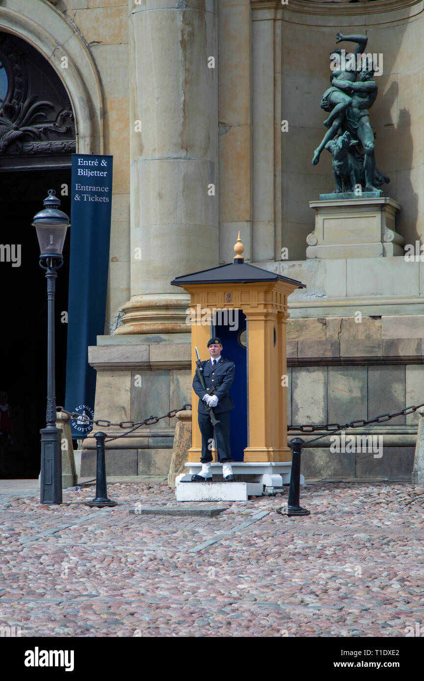 Royal protection officer hi-res stock photography and images - Alamy