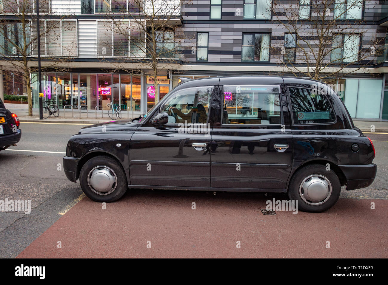 Black taxi hi-res stock photography and images - Alamy